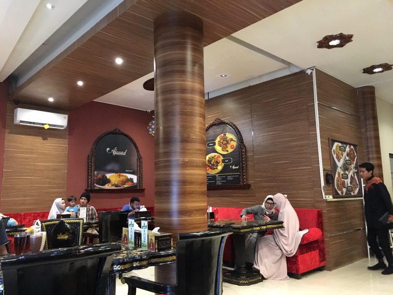 Review Ajwad Resto, Mencicipi Makanan Khas Timur Tengah - Apabedanya.com
