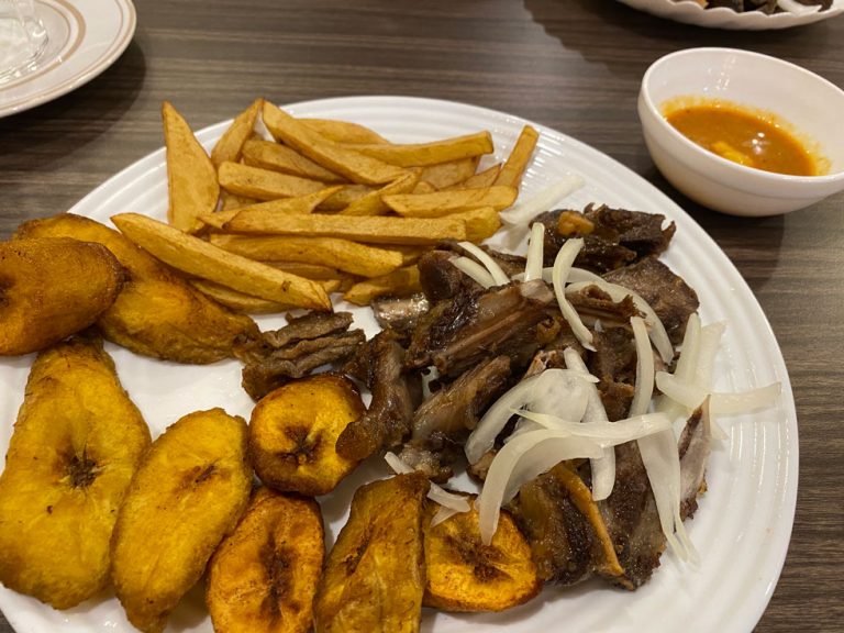 Mencoba Sate Afrika Condet, Sate Domba yang Empuk - Apabedanya.com