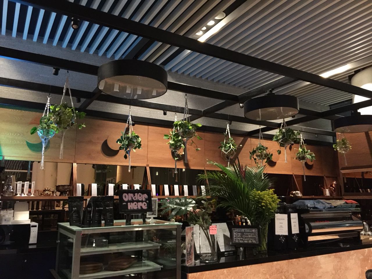 Daftar Coffee Shop Dekat Stasiun MRT, Cocok Buat WFC dan Nongkrong ...